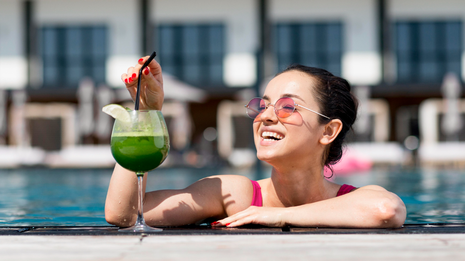 Piscine avec bar intégré : particularités et avantages | Piscine.be